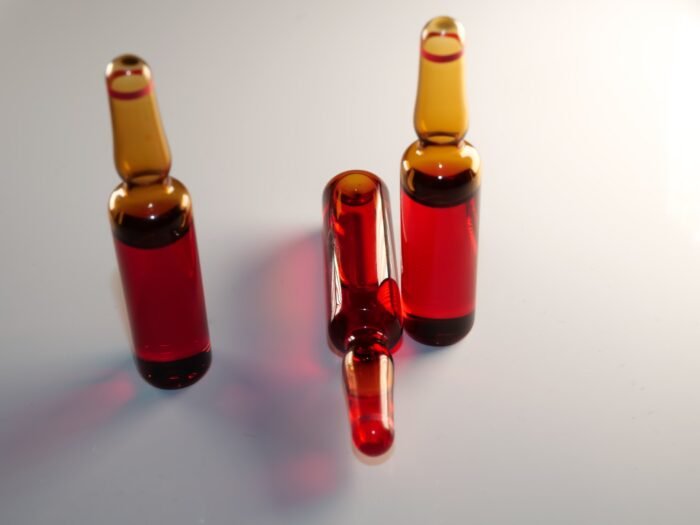 Vitamina B12 injetável: benefícios e efeitos colaterais - Nutrevilo